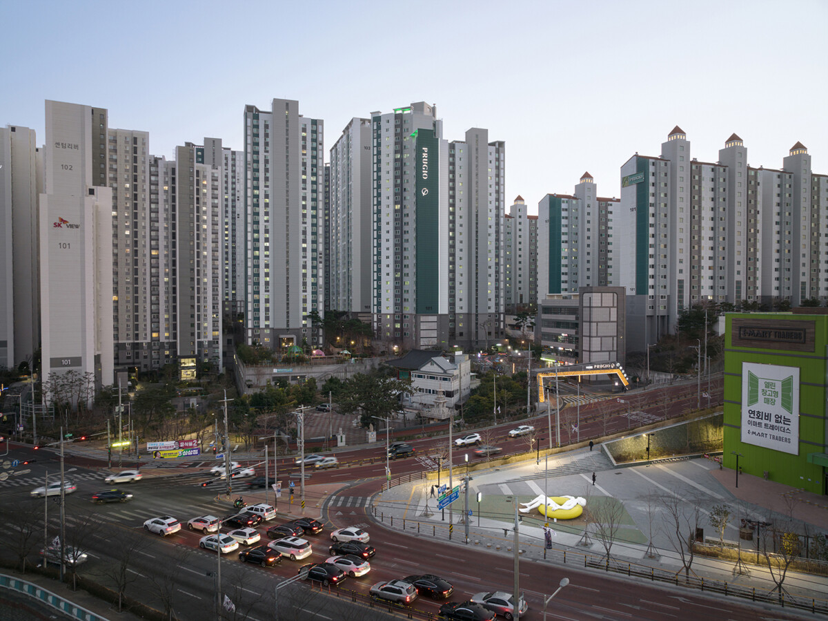 Emart traders, Busan, 2021 - OKNP 오케이앤피